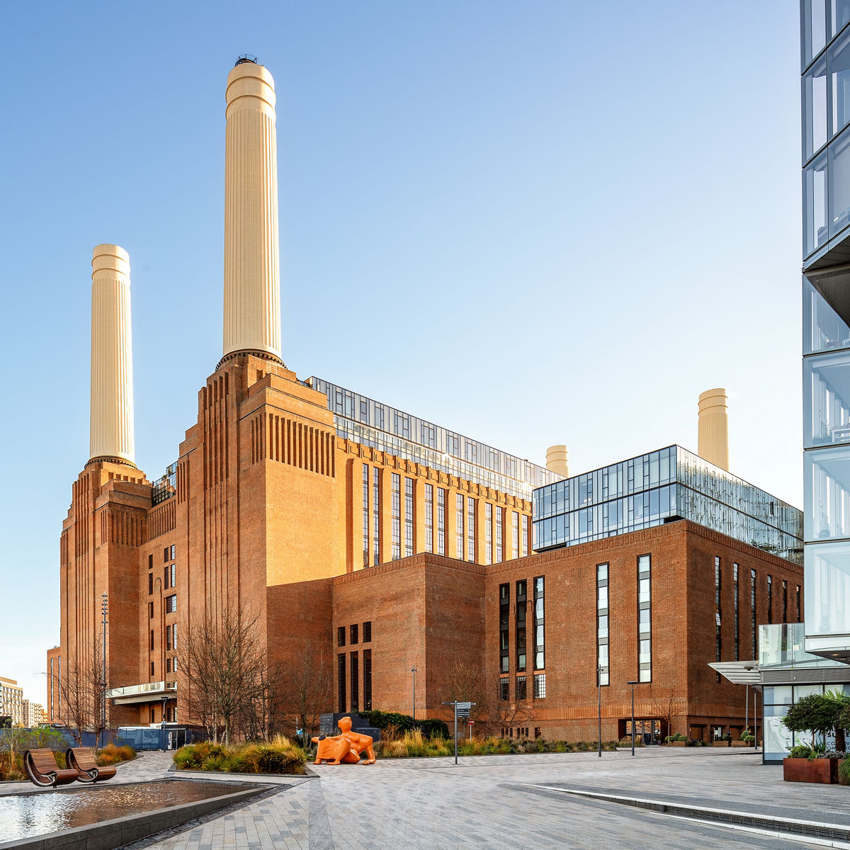 Chelsea Bridge Wharf is a waterfront development of apartments and ...