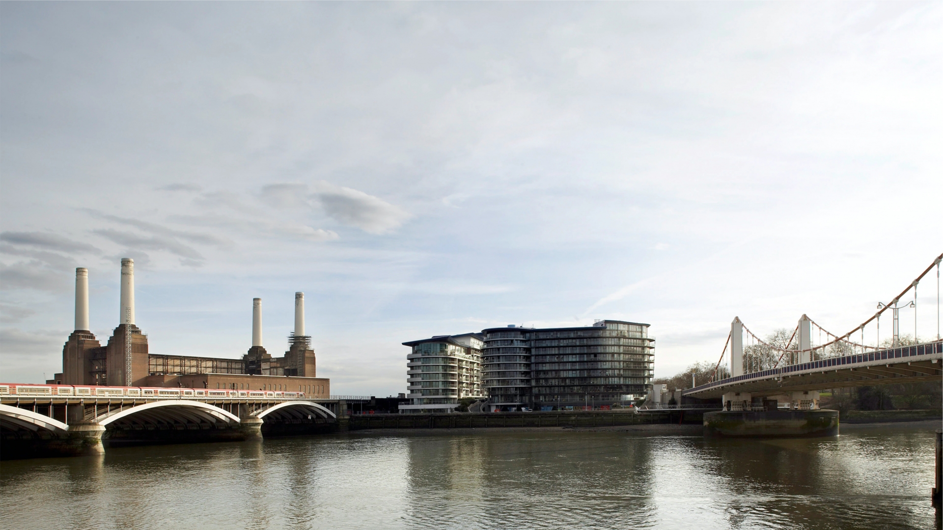 Chelsea Bridge Wharf is a waterfront development of apartments and ...